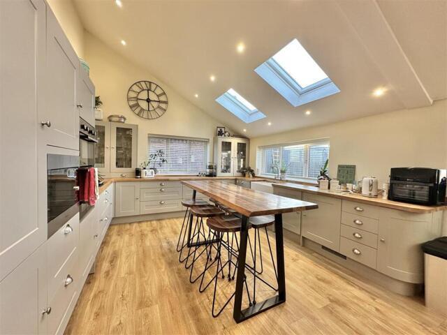 House 4 Bedroom For Sale Leighton Leighton 485000 ES90897661