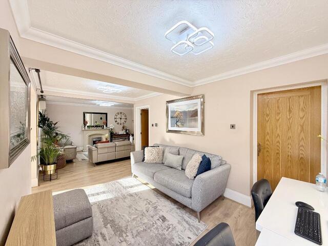 House 4 Bedroom For Sale Luton Luton 500000 ES99808507