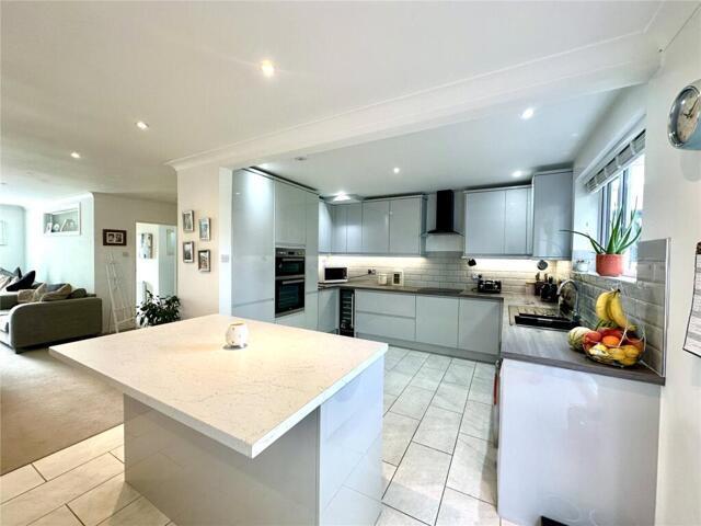 House 4 Bedroom For Sale Lymington Hampshire 499500 ELS99204207