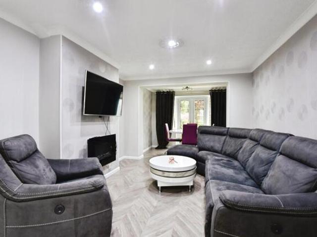 House 4 Bedroom For Sale Newcastle Under Lyme Staffordshire 370000 ES100191897