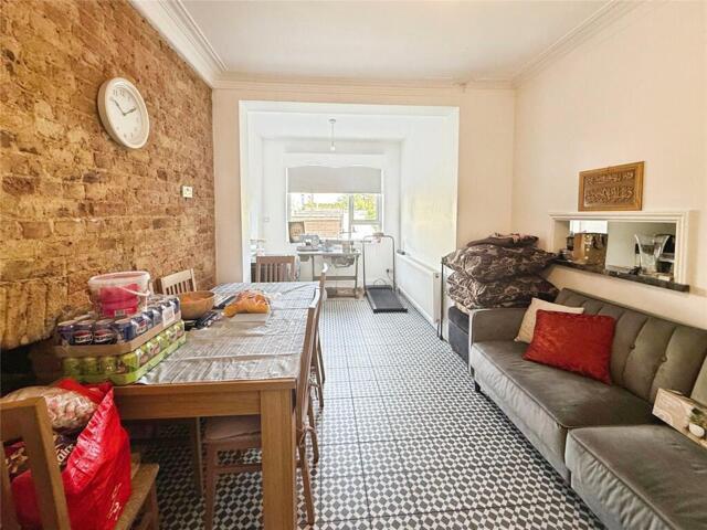 House 4 Bedroom For Sale Southend On Sea Essex 449000 ELS100540665