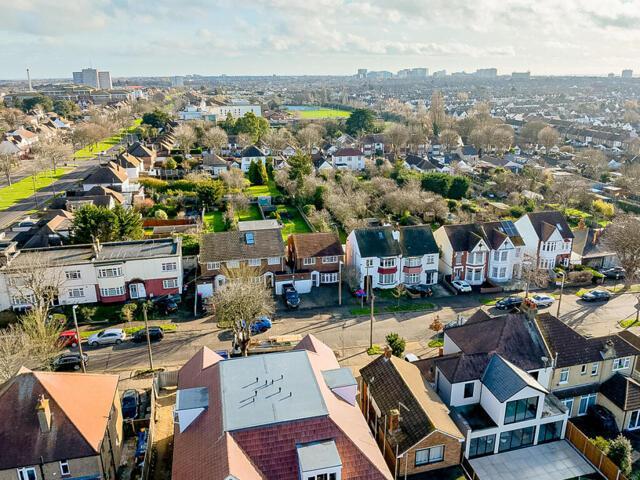 House 4 Bedroom For Sale Southend On Sea Southend on Sea 625000 ES100456891