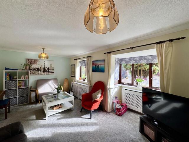 House 4 Bedroom For Sale Sedbury Gloucestershire 349950 ELS100685218