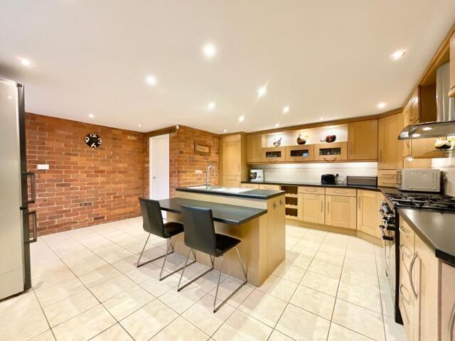 House 4 Bedroom For Sale Staffordshire Staffordshire 625000 ES101025969