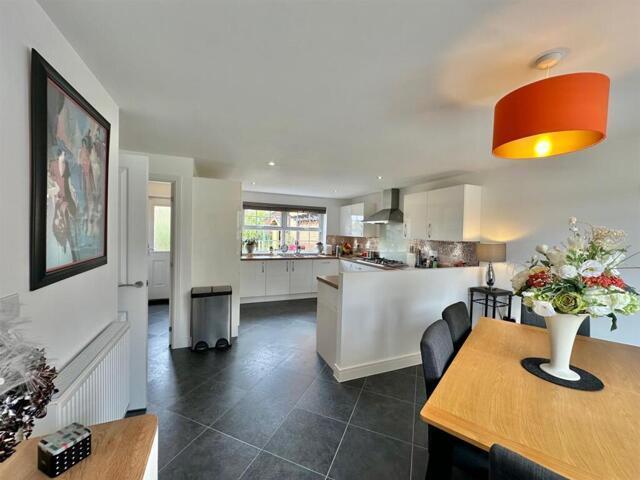 House 4 Bedroom For Sale Stapeley Cheshire 489500 ES100684873