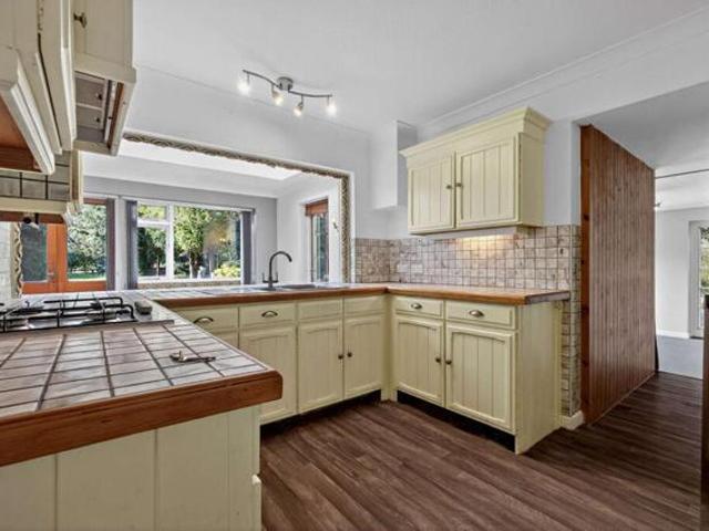 House 4 Bedroom For Sale Stock Essex 800000 ES100578912