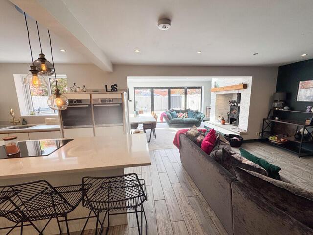 House 4 Bedroom For Sale Stoke On Trent Staffordshire 400000 ELS99952207