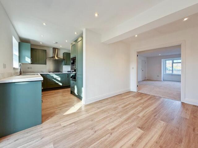 House 4 Bedroom For Sale Surrey Great London 425000 ELS100224246