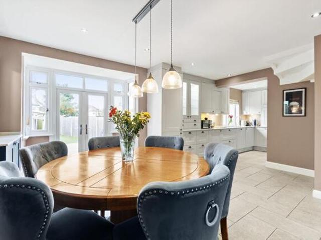 House 4 Bedroom For Sale Surrey Greater London 750000 ES99952270