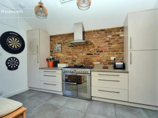 House 4 Bedroom For Sale Surrey Greater London 775000 ELS99277843