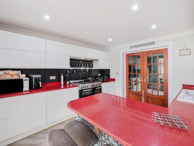 House 4 Bedroom For Sale Surrey Surrey 550000 ES100540753