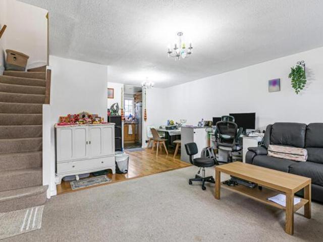 House 4 Bedroom For Sale Surrey Surrey 550000 ES100953763