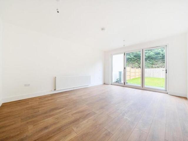House 4 Bedroom For Sale Surrey Surrey 600000 ELS101119195