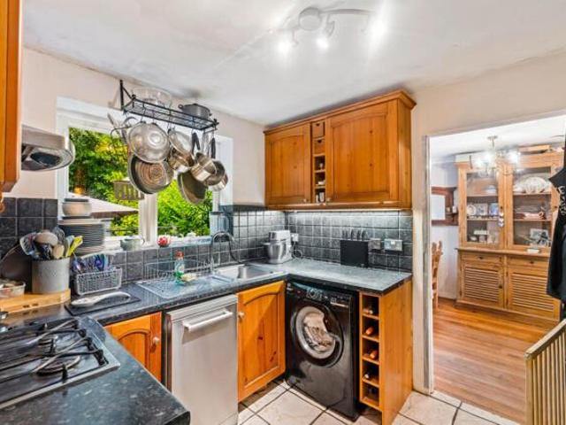 House 4 Bedroom For Sale Surrey Surrey 600000 ES98118804