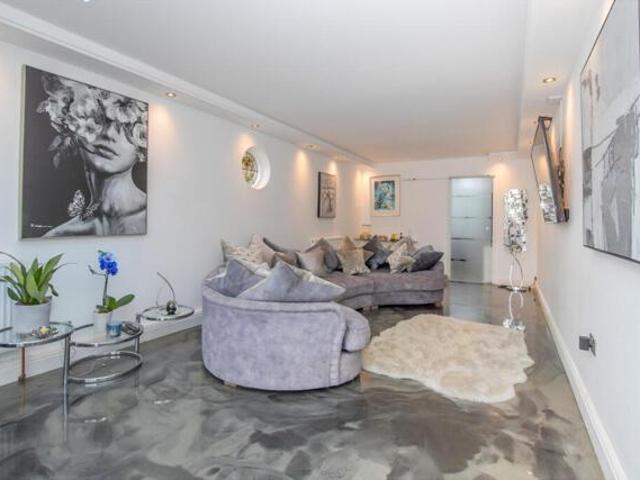 House 4 Bedroom For Sale Surrey Surrey 650000 ES99773818