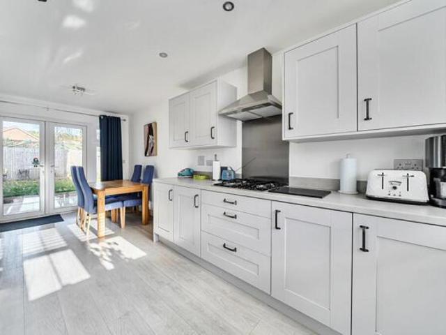 House 4 Bedroom For Sale Surrey Surrey 650000 ES100366150