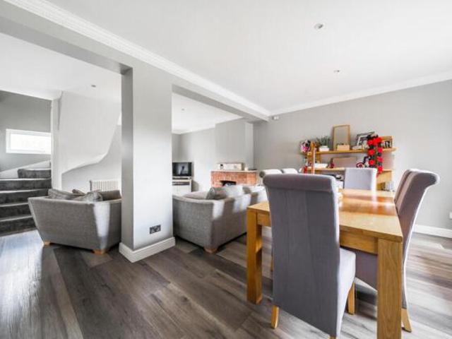 House 4 Bedroom For Sale Surrey Surrey 660000 ELS99773602