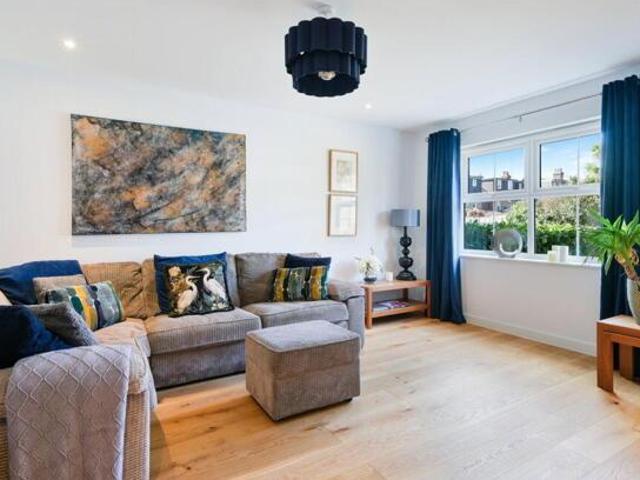 House 4 Bedroom For Sale Surrey Surrey 700000 ES101955347