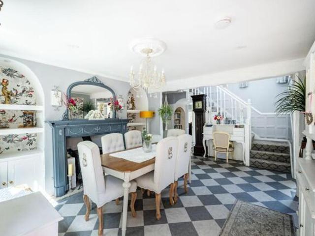 House 4 Bedroom For Sale Surrey Surrey 750000 ES100987933