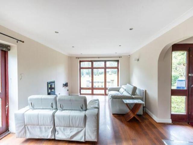 House 4 Bedroom For Sale Surrey Surrey 775000 ES100503121