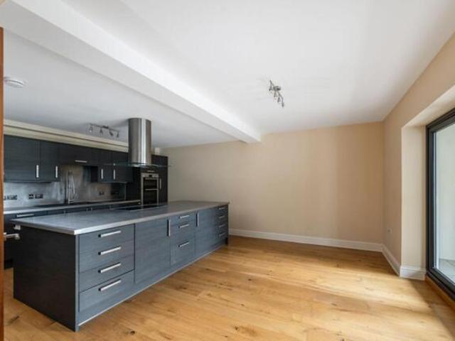 House 4 Bedroom For Sale Surrey Surrey 900000 ES100456292