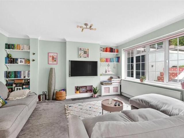 House 4 Bedroom For Sale Surrey Windsor And Maidenhead 775000 ELS100953751