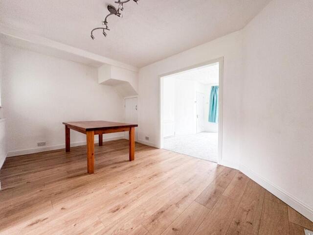 House 4 Bedroom For Sale Patchway South Gloucestershire 325000 ELS100685395