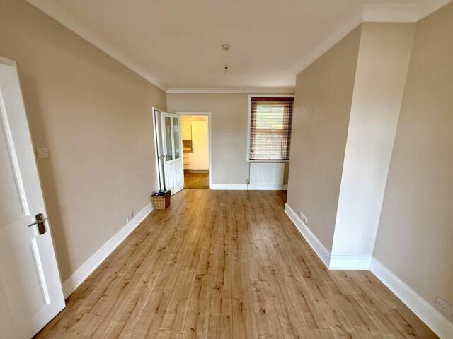 House 4 Bedroom For Sale Petersfield Road Petersfield Road 350000 ES98903429