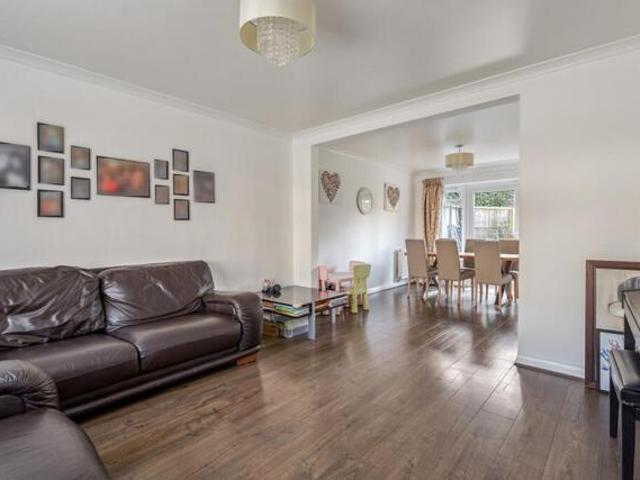 House 4 Bedroom For Sale Pinner Greater London 925000 ELS98903533