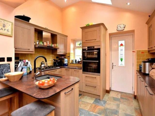 House 4 Bedroom For Sale Pudsey West Yorkshire 300000 ES99895198