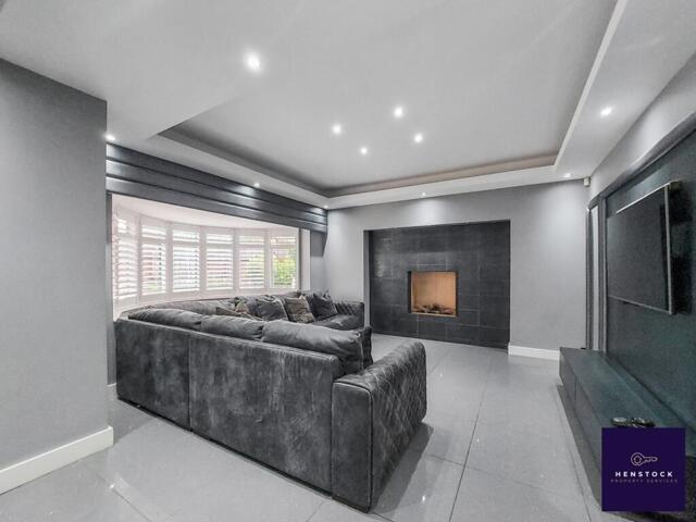 House 4 Bedroom For Sale Rochdale Rochdale 650000 ES98278209