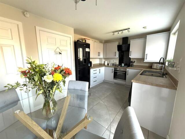 House 4 Bedroom For Sale Rugeley Staffordshire 295000 ES100614864
