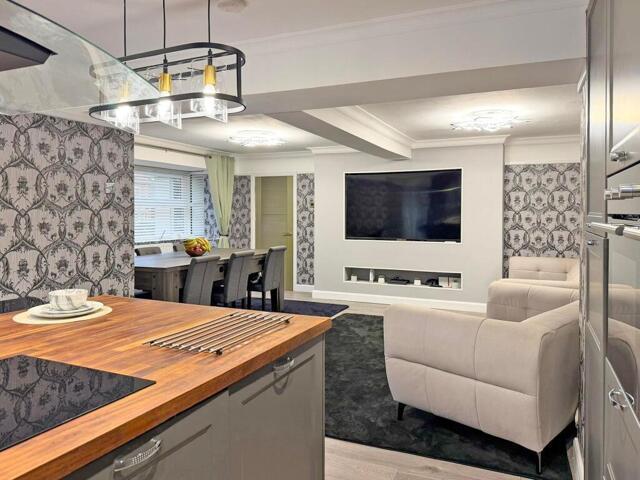 House 4 Bedroom For Sale Wolverhampton Wolverhampton 450000 ES100854892