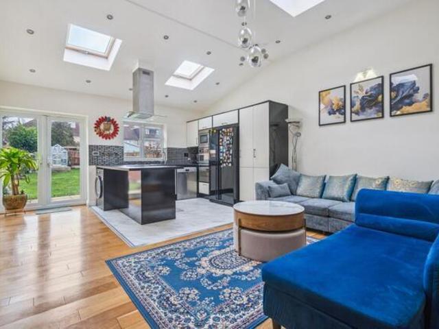 House 4 Bedroom For Sale Watford Hertfordshire 680000 ES99277769