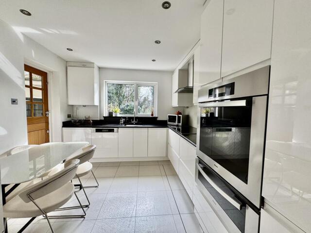 House 4 Bedroom For Sale Watford Hertfordshire 725000 ELS100096928