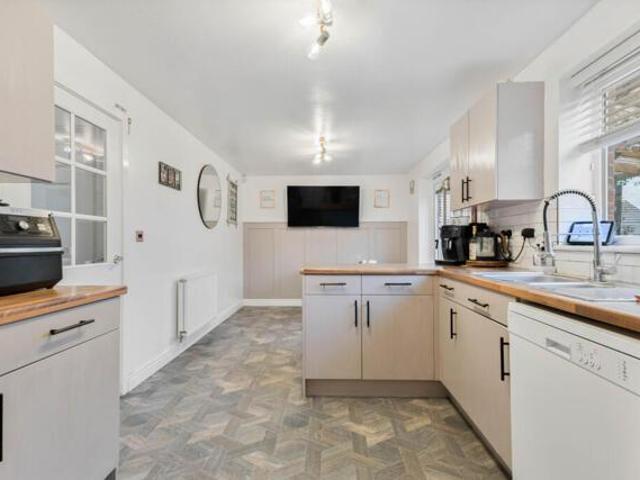 House 4 Bedroom For Sale Wakefield Wakefield 365000 ES98119260