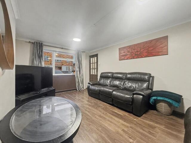 House 4 Bedroom For Sale West Drayton Greater London 550000 ES101231602