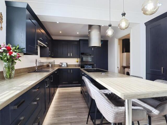 House 4 Bedroom For Sale Tonyrefail Tonyrefail 400000 ELS99608357