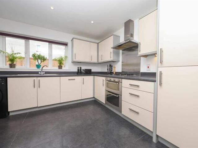 House 4 Bedroom For Sale Uxbridge Greater London 650000 ES99608584