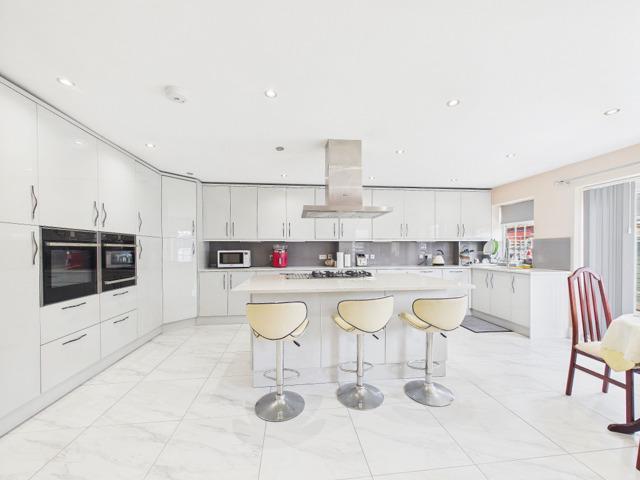 House 4 Bedroom For Sale Uxbridge Greater London 800000 ES101316075
