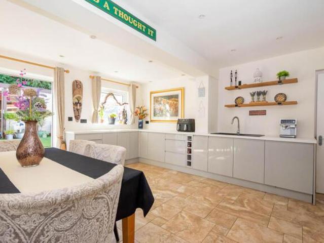 House 4 Bedroom For Sale Yateley Hampshire 600000 ES101677489