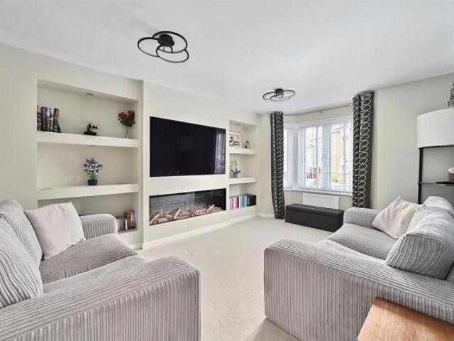 House 4 Bedroom For Sale Yateley Hampshire 650000 ELS101777615