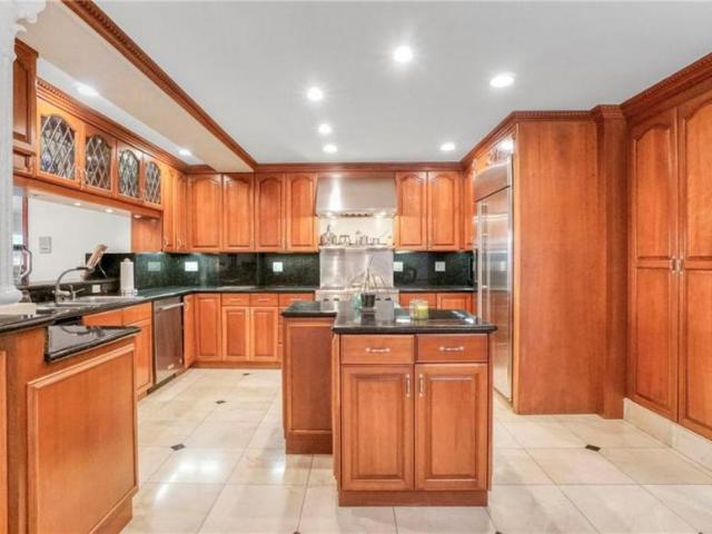 house 4 bedroom, Los Angeles CA 91326 DS89386289