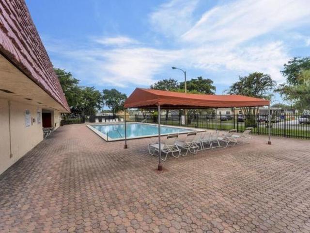 house 4 bedroom, Pembroke Pines FL 33029 DLS87874509