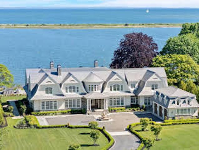Seaside house with pool and garden