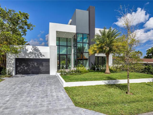 House with pool and garden
