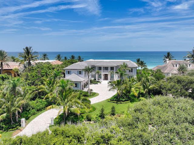 Seaside house with pool