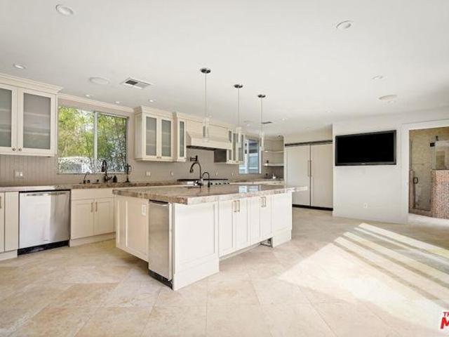 house 5 bedroom, Beverly Hills CA 90210 DS87542498