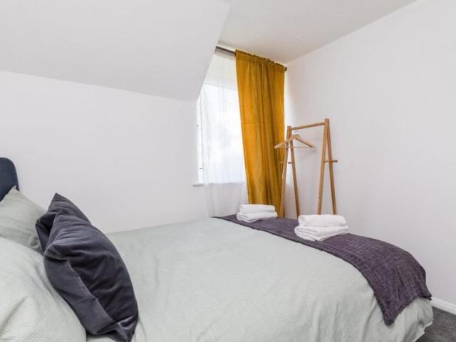 House 5 Bedroom For Rent Bedford Bedford 5565 ES103031240