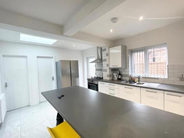 House 5 Bedroom For Rent Beeston East Midlands 3263 ES99758003